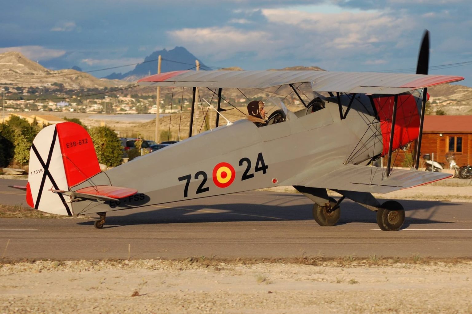 Bücker Bü 131 Jungmann / CASA 1131E matrícula EC-FSS - Real Aeroclub de ...